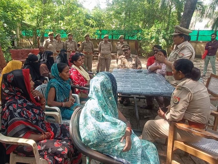 Unnao Women Meet: Family Harmony & Respect Message