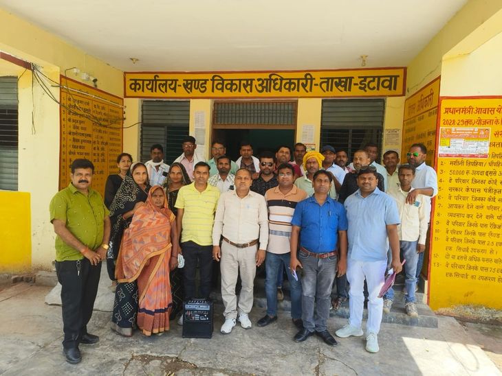 Gram Rojgar Sevak Protest Warning | Mandey Pending | Jila Mukhyalaya UP ...