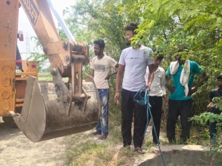 Ghiror Stray Cow Rescued | Nagar Panchayat Crew Safely Pulls Cow from ...