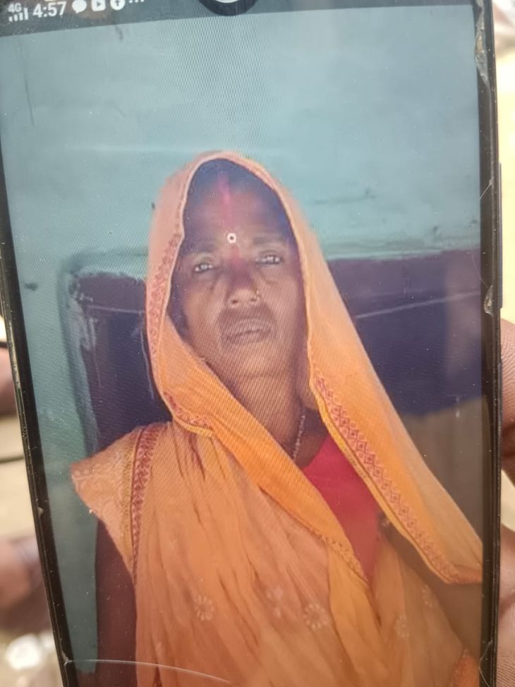 Woman dies after being bitten by a poisonous snake