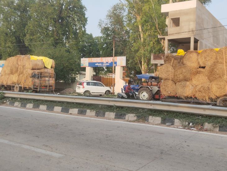 Ghurpur Police Seize 3 Overloaded Dumpers & Tractors on NH 30