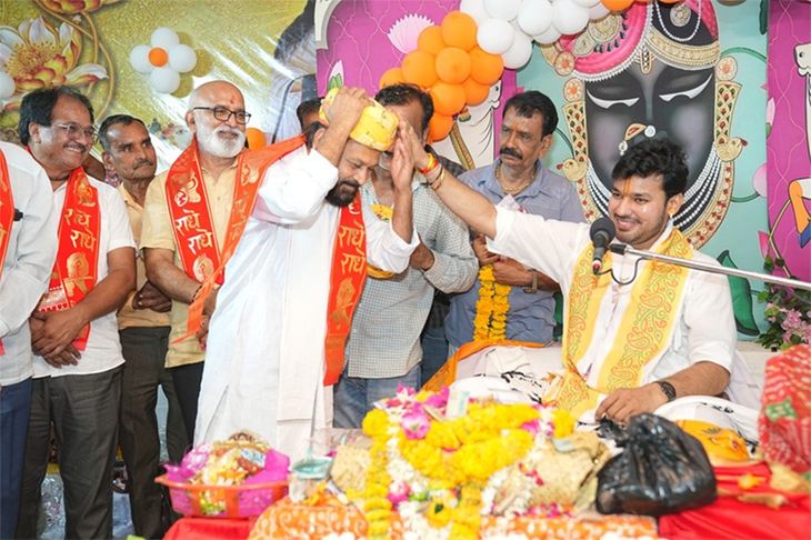 The story narrated the episode of Govardhan Leela.