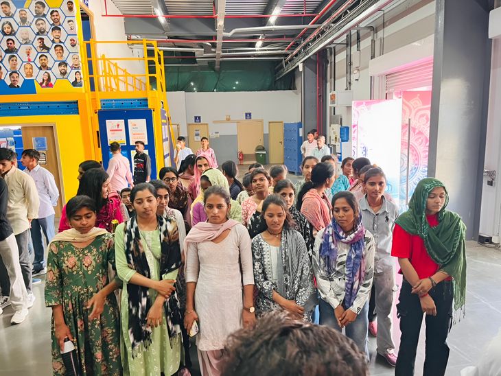 Barmer girls are learning skills and working in Jaipur, writing the ...