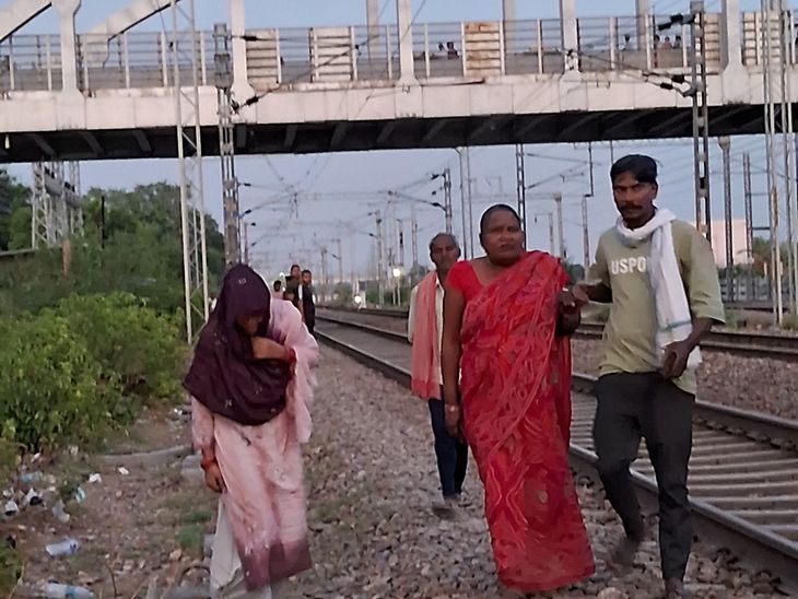 Jhijhak Station Youth Train Accident Death | GRP Takes Body