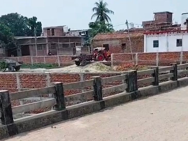 Bihar Boundary Construction Continues Amidst Ban | Villagers Furious