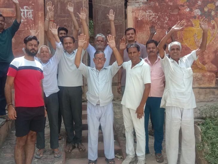 Baswa Old Tehsil Building Collapse Fear | Protest Civic Body Demand
