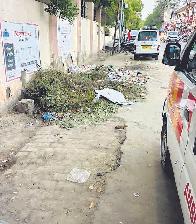 Piles of garbage in the ambulance parking area of Yagnanarayan Hospital