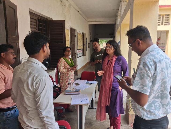 Voter camp in Chakradharpur Vidhansabha constituency, list mapping work ...