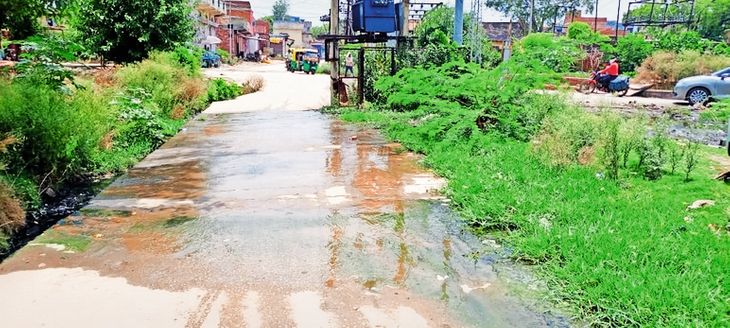 Pedestrians are troubled due to accumulation of water and mud on the road.