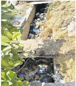 The condition of drains in Rupsagar is bad, people are troubled.