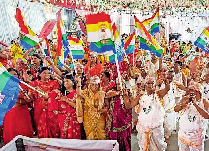 Devotees gathered in large numbers to worship with devotion in the ...