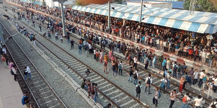 Constable recruitment exam: Couple trapped in train due to crowd, many ...