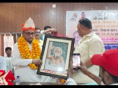 Deoria BJP Chief Returns Silver Crown | Lar PM 12 Years Event