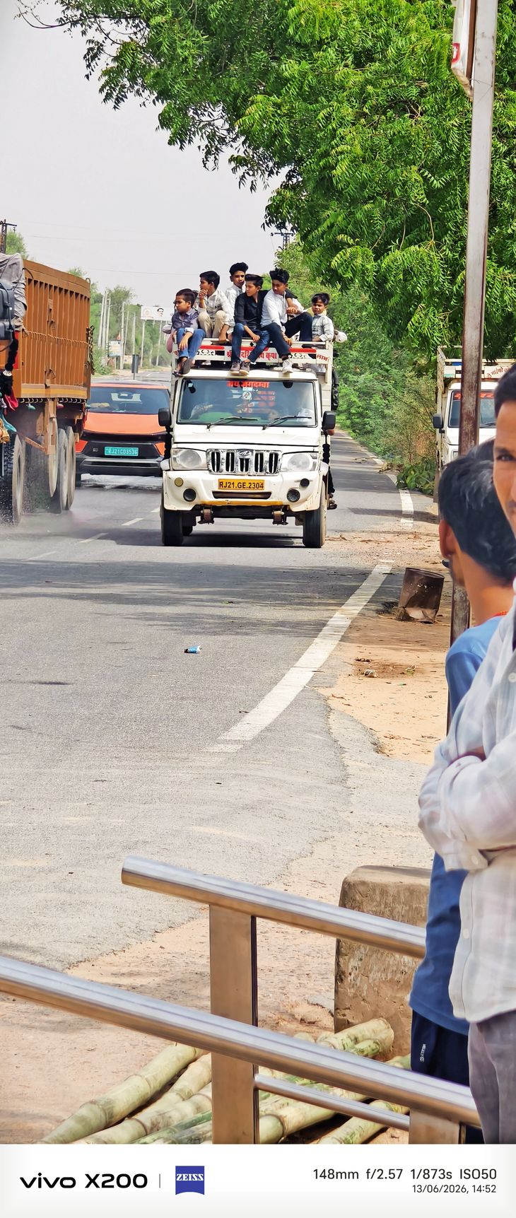 Junk vehicles running at high speed without fitness, no action taken
