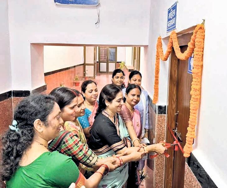 Sanitary pads will be available for five rupees, machine installed in ...