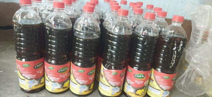 Fake edible oil and hair oil factory exposed