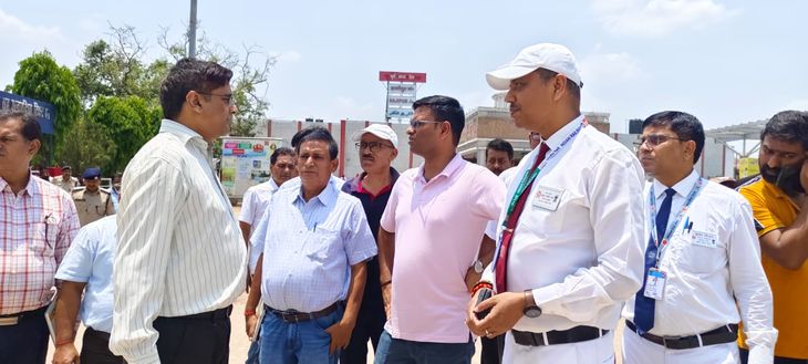 DRM gave instructions to expedite the work of Amrit Bharat Yojana.