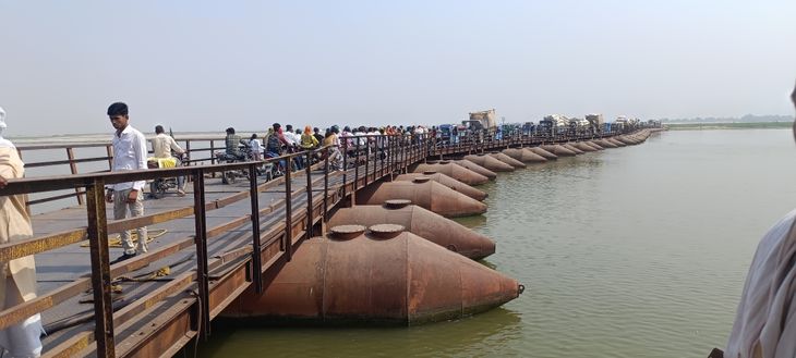 No water, yet the pontoon bridge is being opened