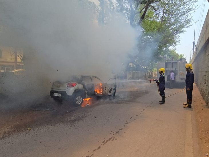 Durg Fire: Goods Train Bogie & Car Blaze | No Casualties