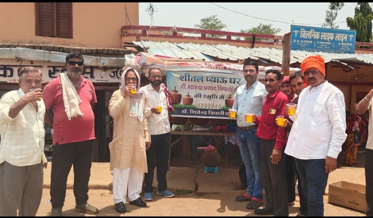A drinking water stall was opened in Jeevra in memory of Dr. Sharda.