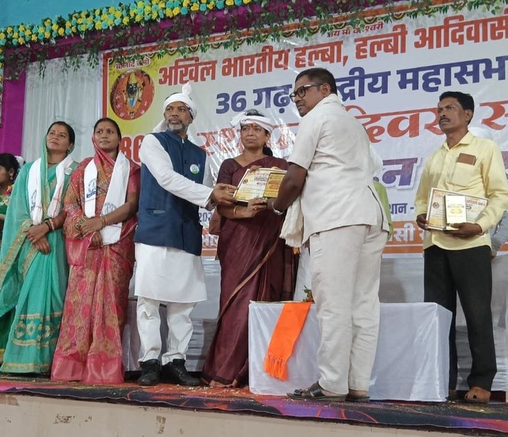 Suraj Singh and lyricist Toshan received Samaj Gaurav Samman