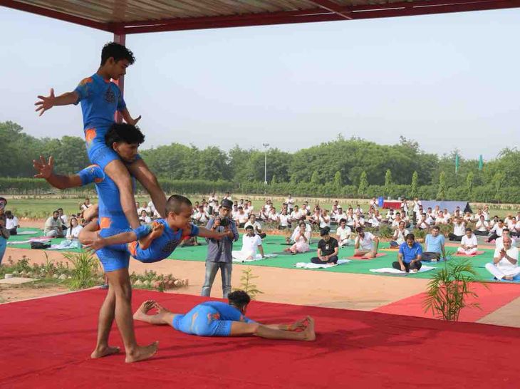 Ghaziabad NDRF Yoga Camp: Officials & Rescuers Practice Yoga, Spread ...