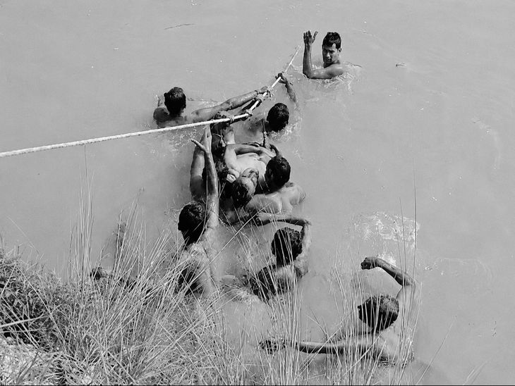 Chautha Farmer Accident | Bagaha Farmer Drowns in Canal