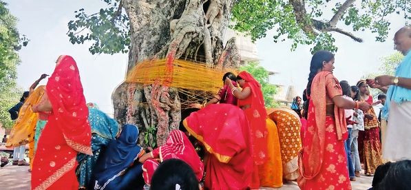 Women devotees observed Somvati Amavasya fast and offered prayers.