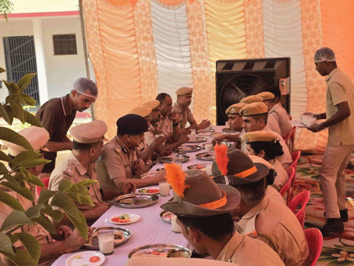 Jodhpur IG Satendra Singh Visits Revdar, Eats With Police