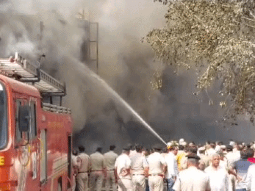 Rohtak Market Fire: Shopkeeper Rescues Pregnant Woman | Model Town Blaze