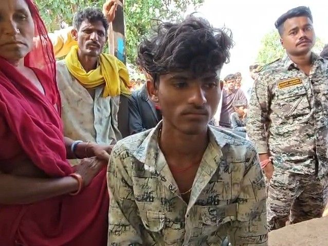 Damoh Youth Climbs 200ft Tower Demanding Marriage to Minor Girlfriend ...