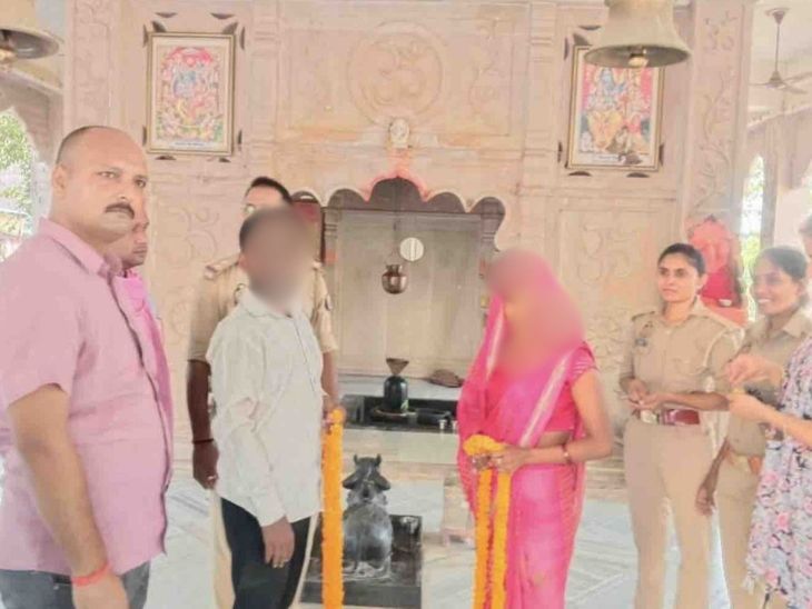 Bhadohi News | Devar Weds Bhabhi at Police Station Temple | Unique Shaadi