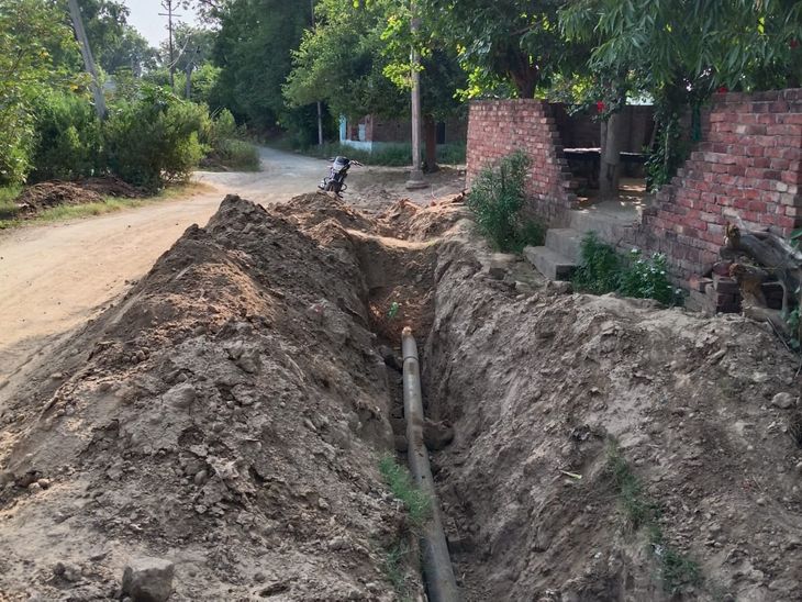 Etawah Jal Jeevan Mission Excavation Incomplete | Villagers Demand Repair