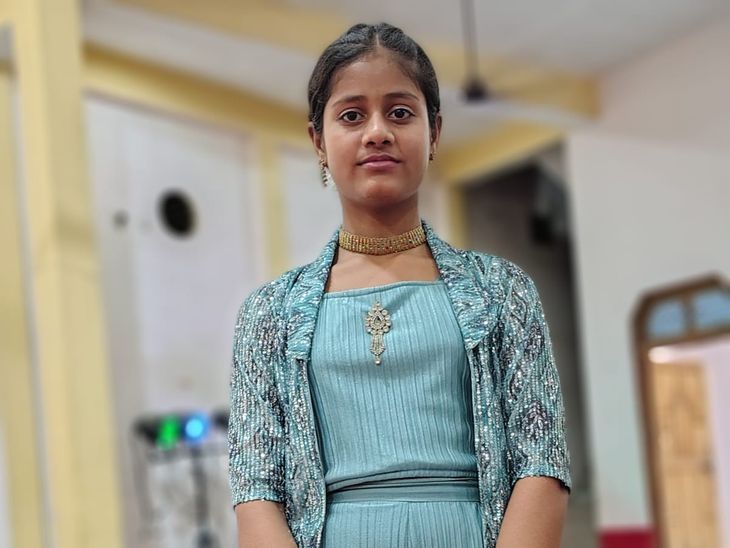 Kaushambi Girl Snake Bite Death | Noida Family Native Village Funeral