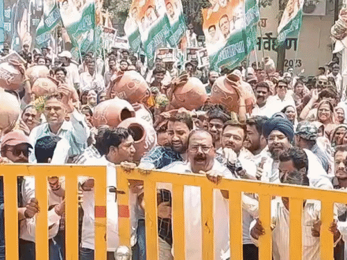 Dhar Congress Protest Water Supply | Municipal Office Attack VIDEO