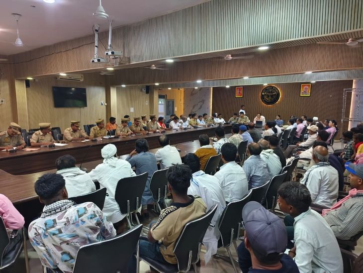 Bhadohi Moharram Peace Meeting | DM Shailesh Kumar & SP Abhinav Tyagi