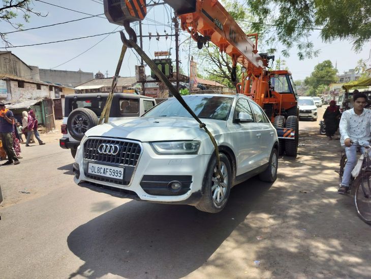 Datia Police Luxury Car Dragged 4KM, Tyres Ruined; BSP Leader Accused