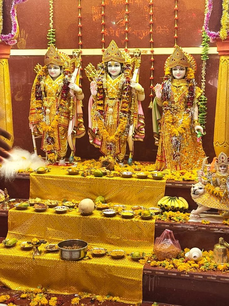 The consecration of Shri Ram Darbar took place amidst chanting of Vedic ...