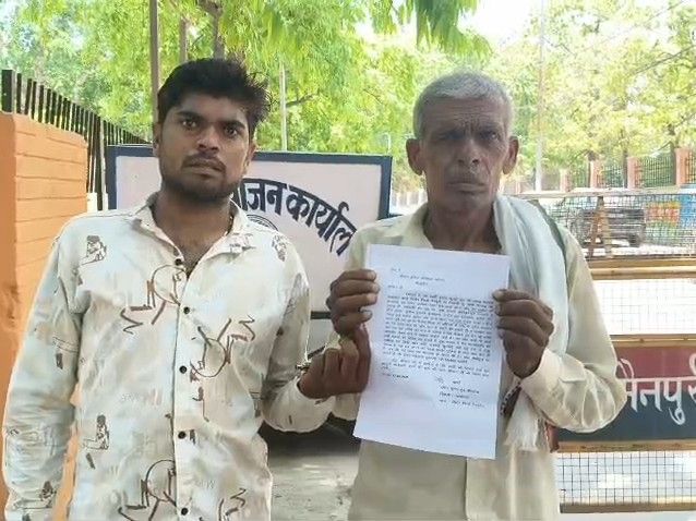 Mainpuri Farmer Threatened With Rifle; Accused Photos Viral