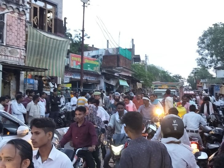 Lalitpur Bar: Truck Stuck, Massive Traffic Jam; Police Clear Road