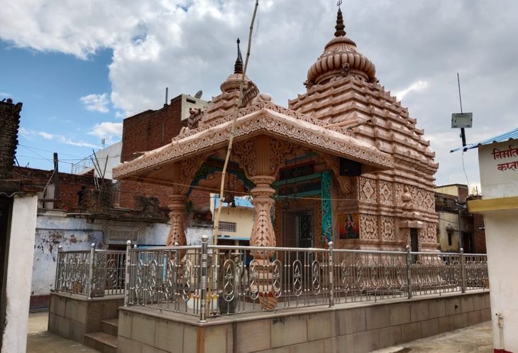 Barora Panchayat has temples dedicated to several deities.