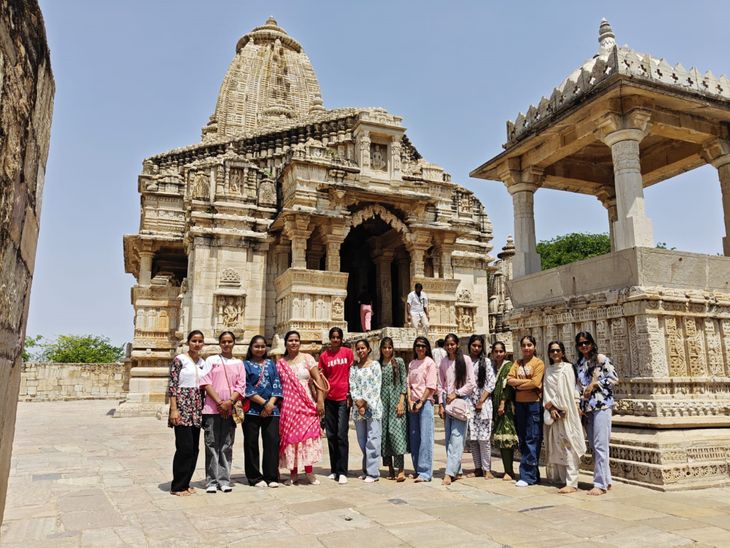 The girl students visited Chittorgarh Fort.