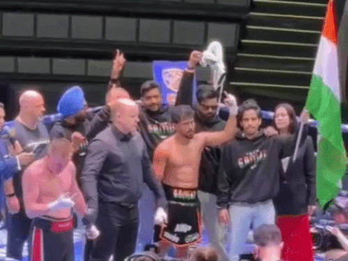 Neeraj Goyat Wins Pro Fight in Russia | Yamunanagar Boxer Knocks Out Mark