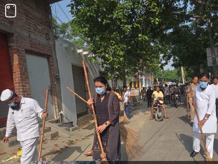 Aonla Swachhta Abhiyan | SDM Vidushi Singh Joins Cleanliness Drive