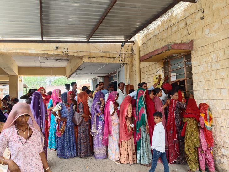 OPD slip machine malfunctions at Chauhatan Hospital