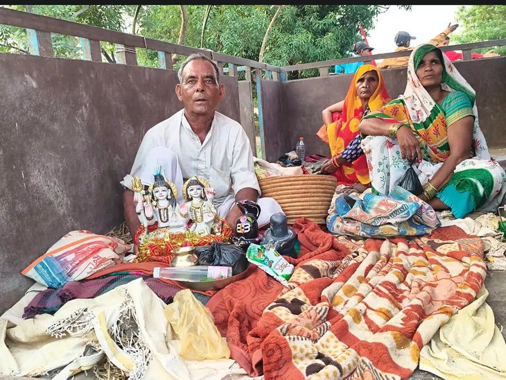 Bahraich Policeman Misconduct Allegation | Shobhayatra Dispute Case