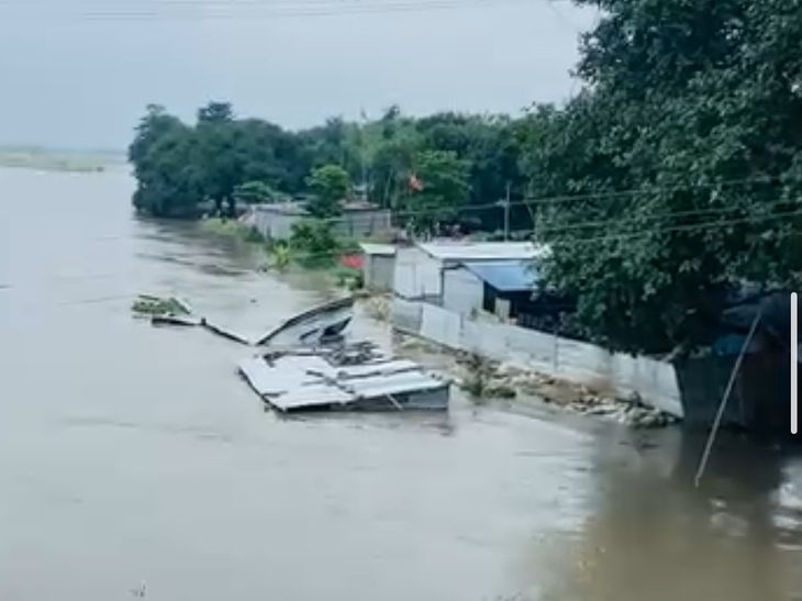 Mechi River Flood Threatens Land | SSB Rescues Jawans