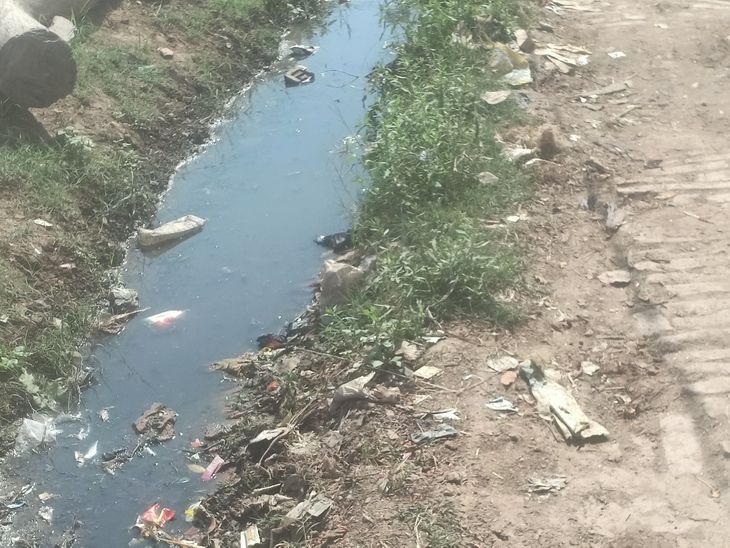 Kaiduva Village Open Drain | Stench, Mosquitoes Plague Villagers ...