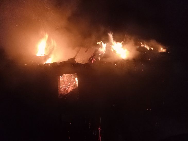 Rampur Fire | Nathu Kushwaha House Loot, Wife Hospitalized
