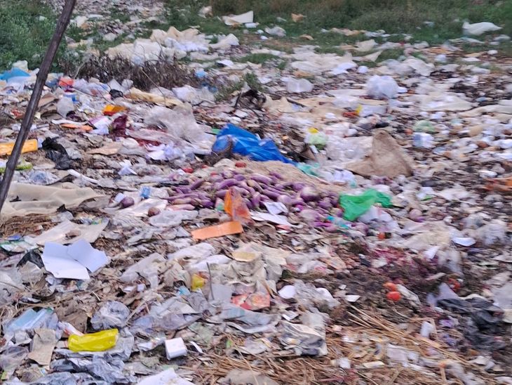 Hata Market Garbage Crisis | Bad Smell, Health Risk; Pradhan Cites ...